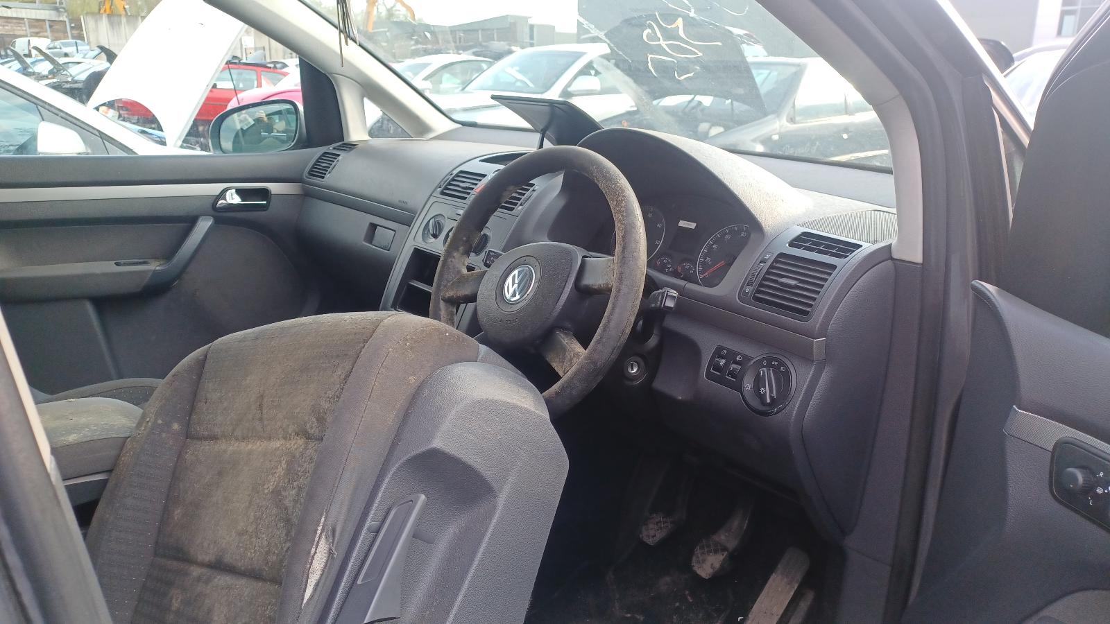 VOLKSWAGEN TOURAN 2006 5 Door MPV Breaking - Silverlake Automotive ...
