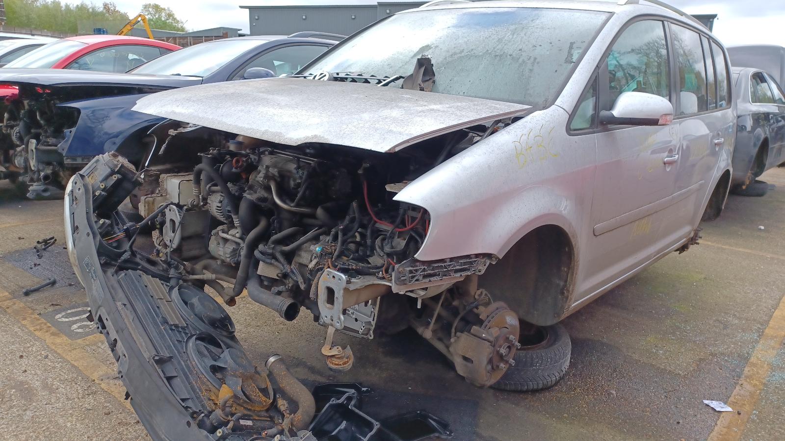 VOLKSWAGEN TOURAN 2004 5 Door MPV Breaking - Silverlake Automotive ...