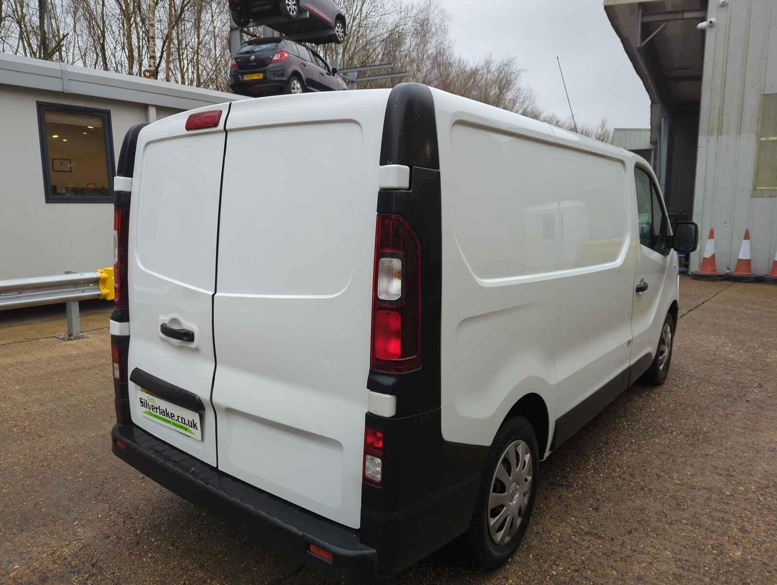 RENAULT TRAFIC 2015 Unknown Van Breaking - Silverlake Automotive Recycling