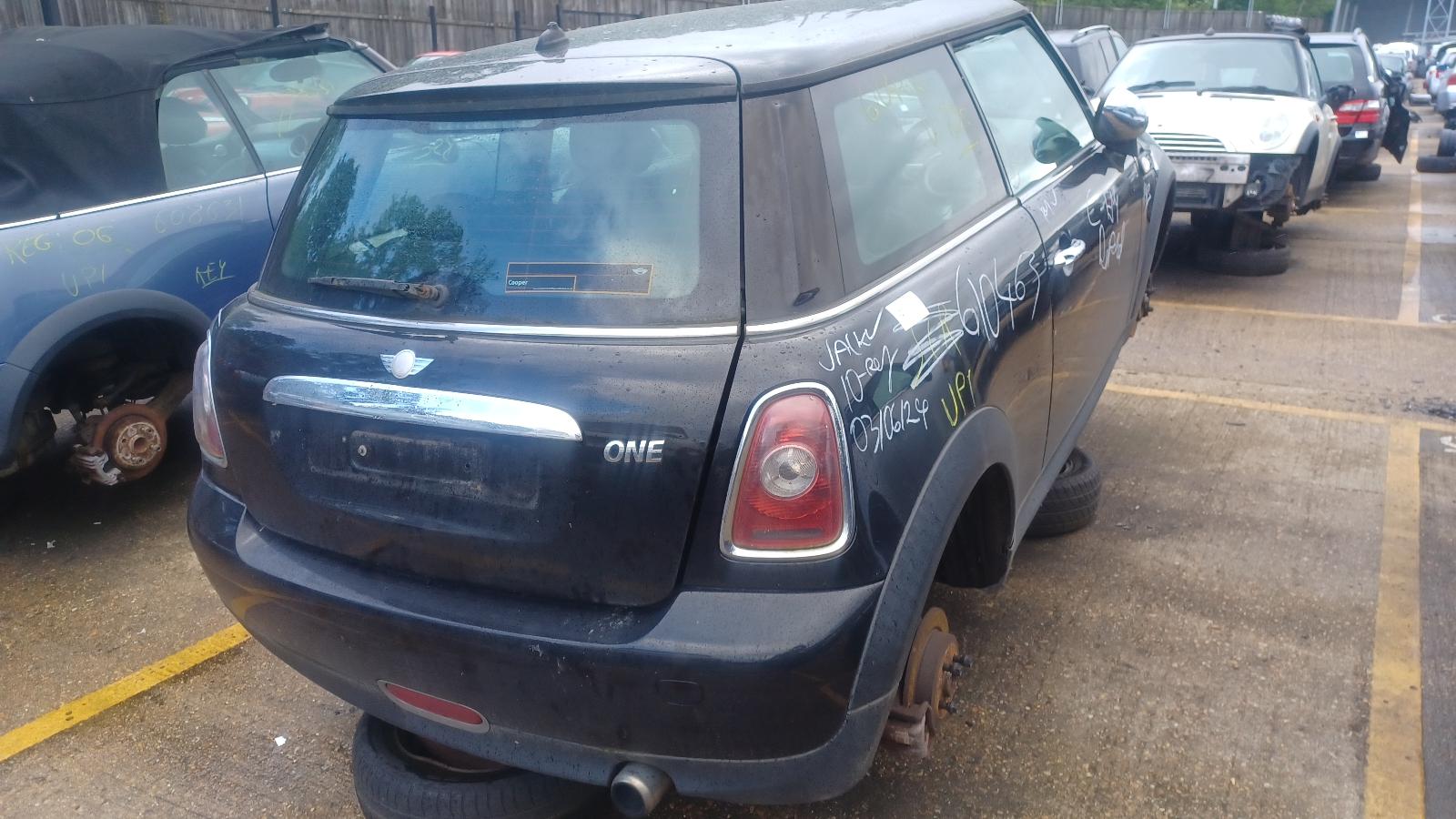 MINI (BMW) MINI 2010 3 Door Hatchback Breaking - Silverlake Automotive ...