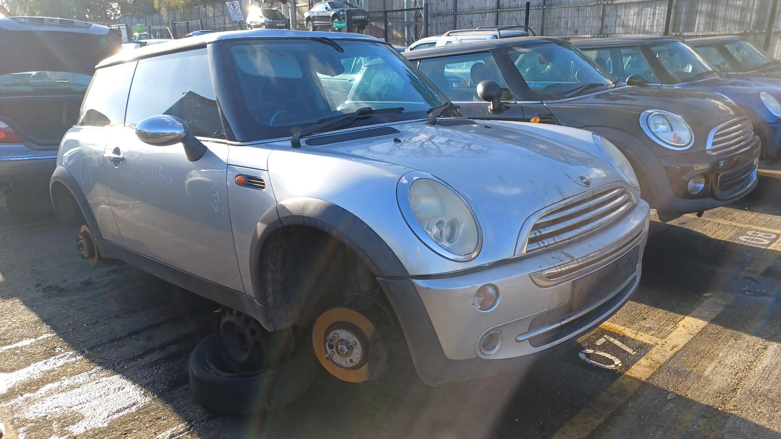 MINI (BMW) MINI 2005 3 Door Hatchback Breaking - Silverlake Automotive ...